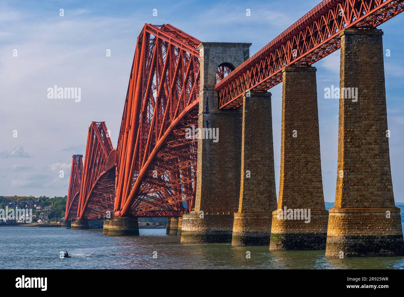 Railway bridge columns hi-res stock photography and images - Alamy