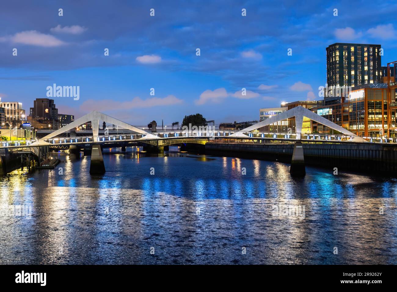 UK, Scotland, Glasgow, Tradeston Bridge over Clyde River at dusk Stock ...