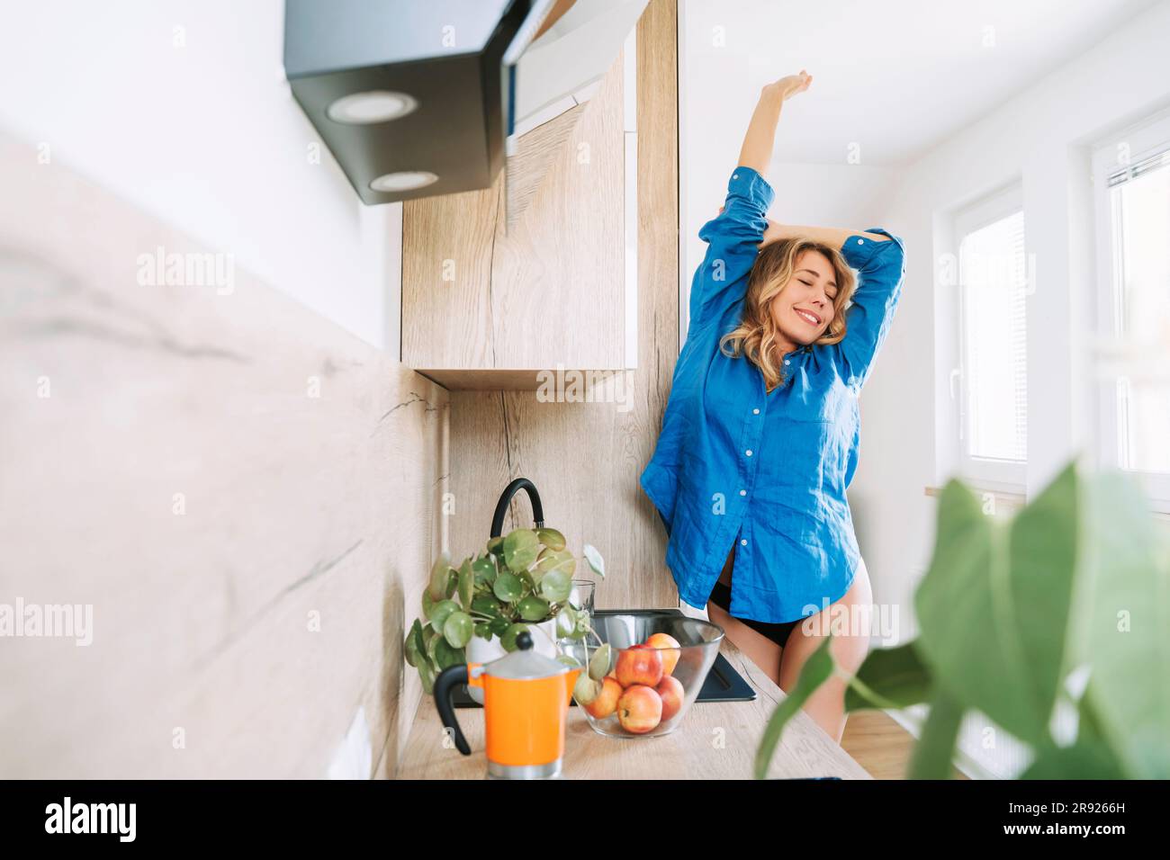 Kitchen stretching hi-res stock photography and images - Alamy