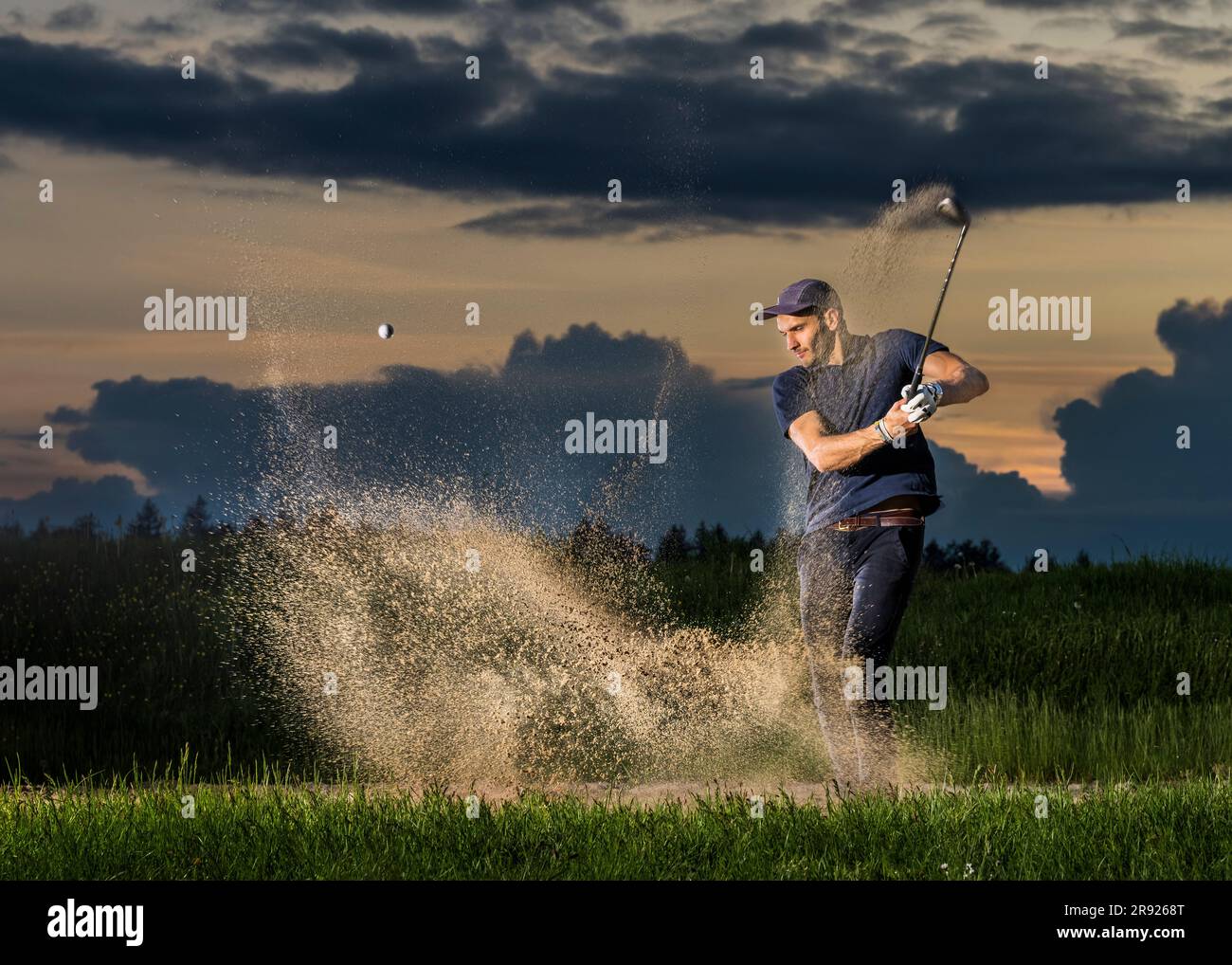 Hitting golf ball hi-res stock photography and images - Alamy