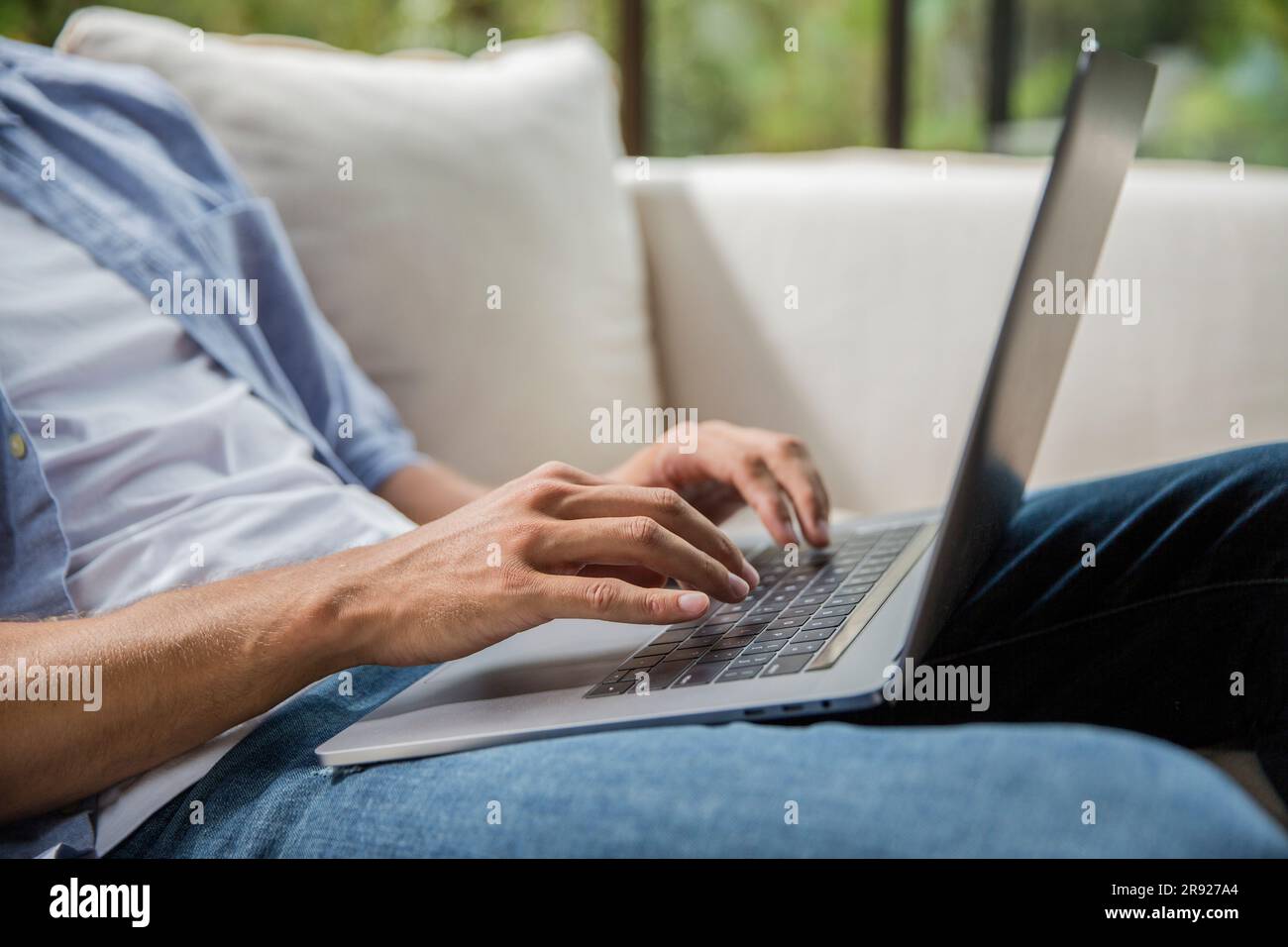 Typing hands working from home hi-res stock photography and images - Alamy
