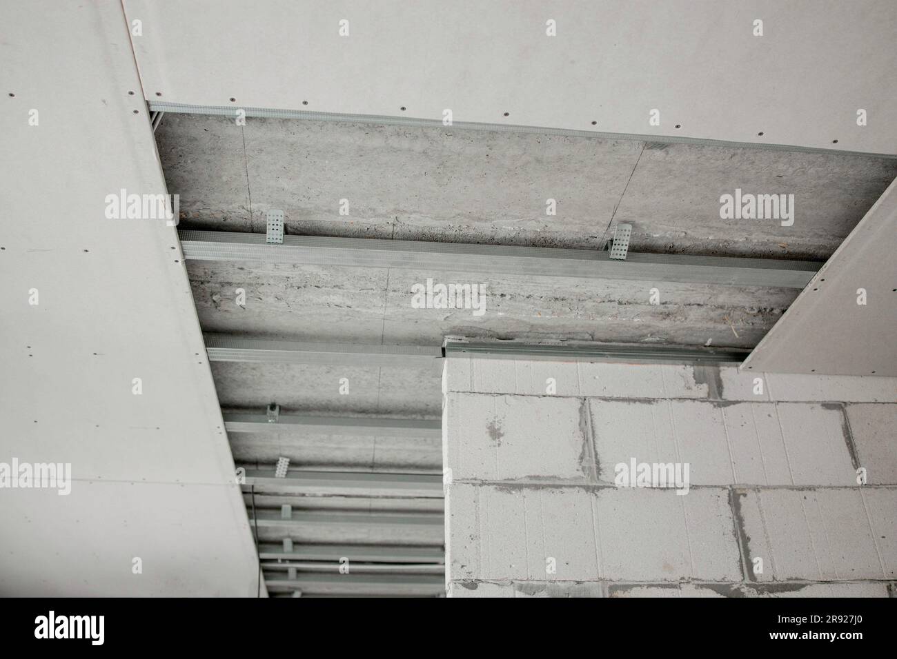 Structure with profiles and plasterboard for installation of suspended ...