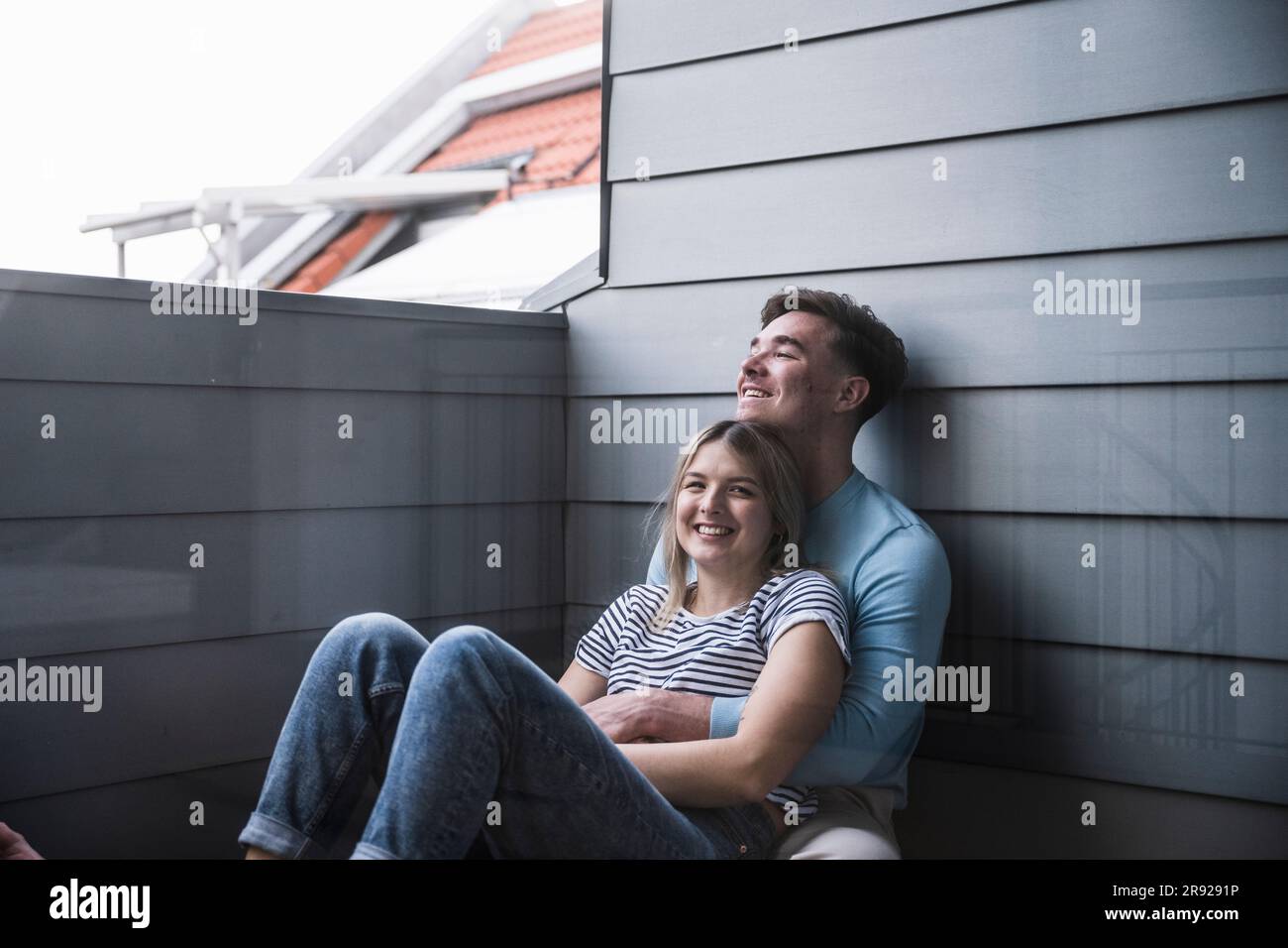 Woman balcony falling hi-res stock photography and images - Alamy