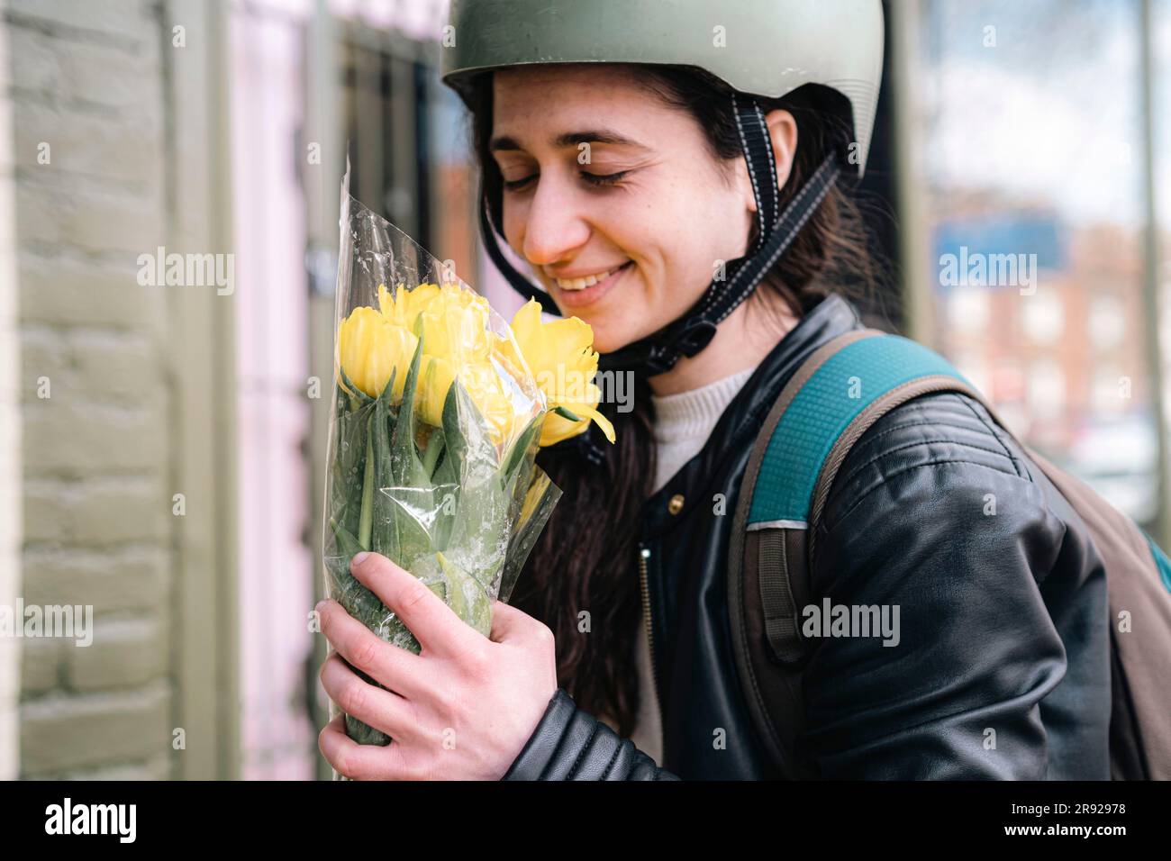 Person flowers hi-res stock photography and images - Alamy