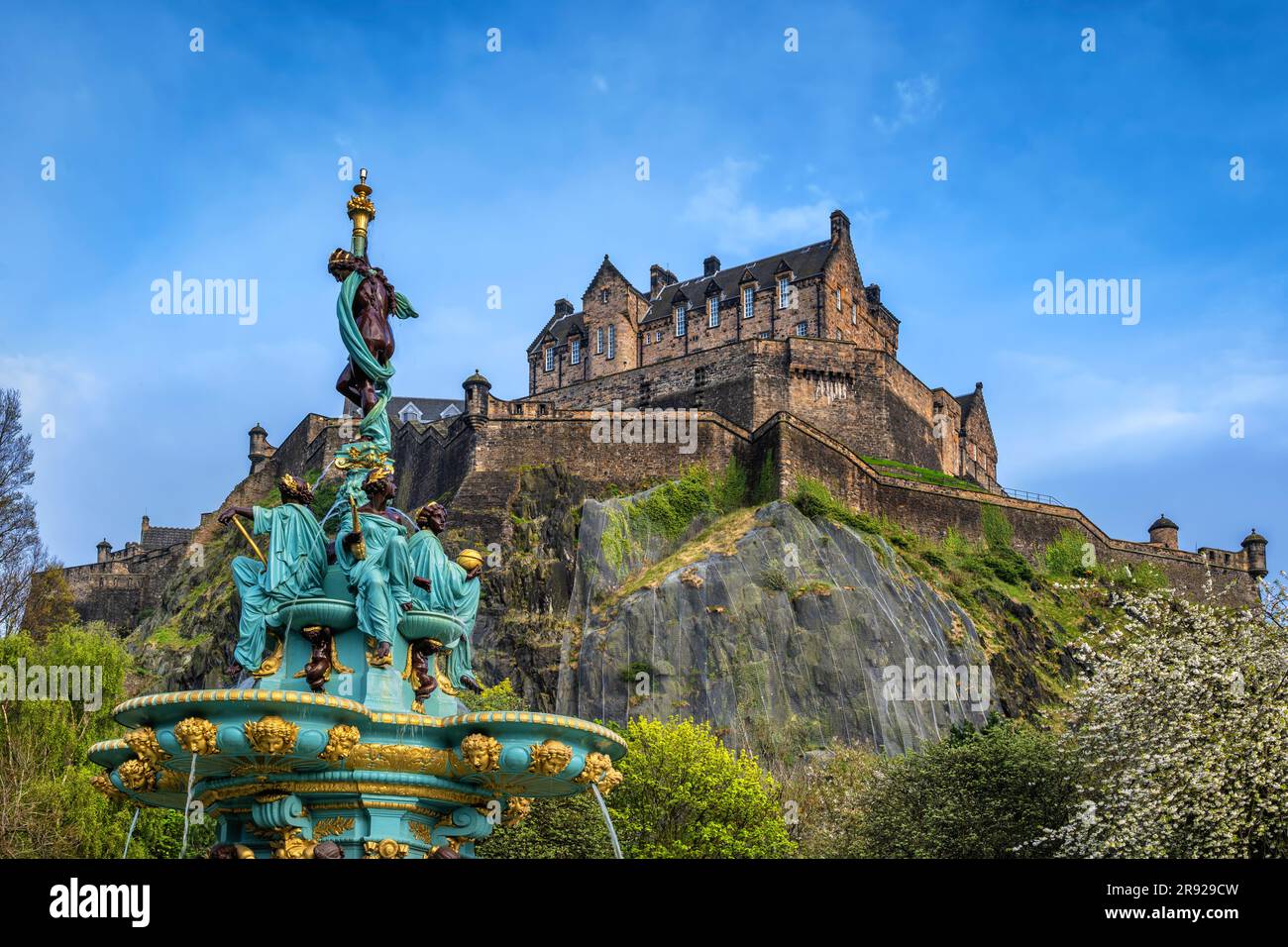 UK, Scotland, Edinburgh, Ross Fountain in front of Edinburgh Castle ...