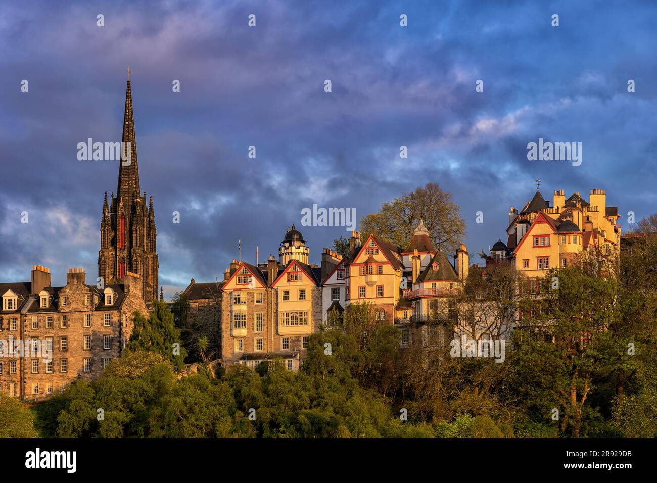Edinburgh houses skyline hi-res stock photography and images - Alamy