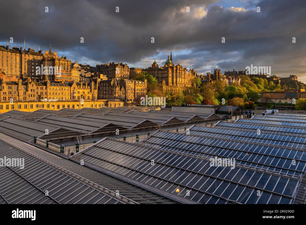 UK, Scotland, Edinburgh, Roof of Edinburgh Waverley station with old ...