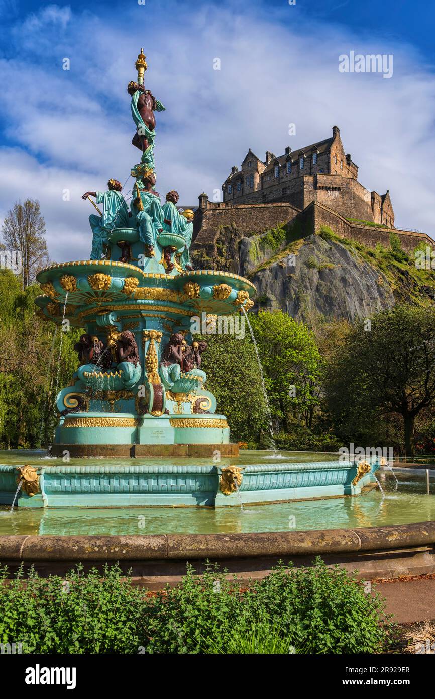 UK, Scotland, Edinburgh, Ross Fountain in front of Edinburgh Castle ...