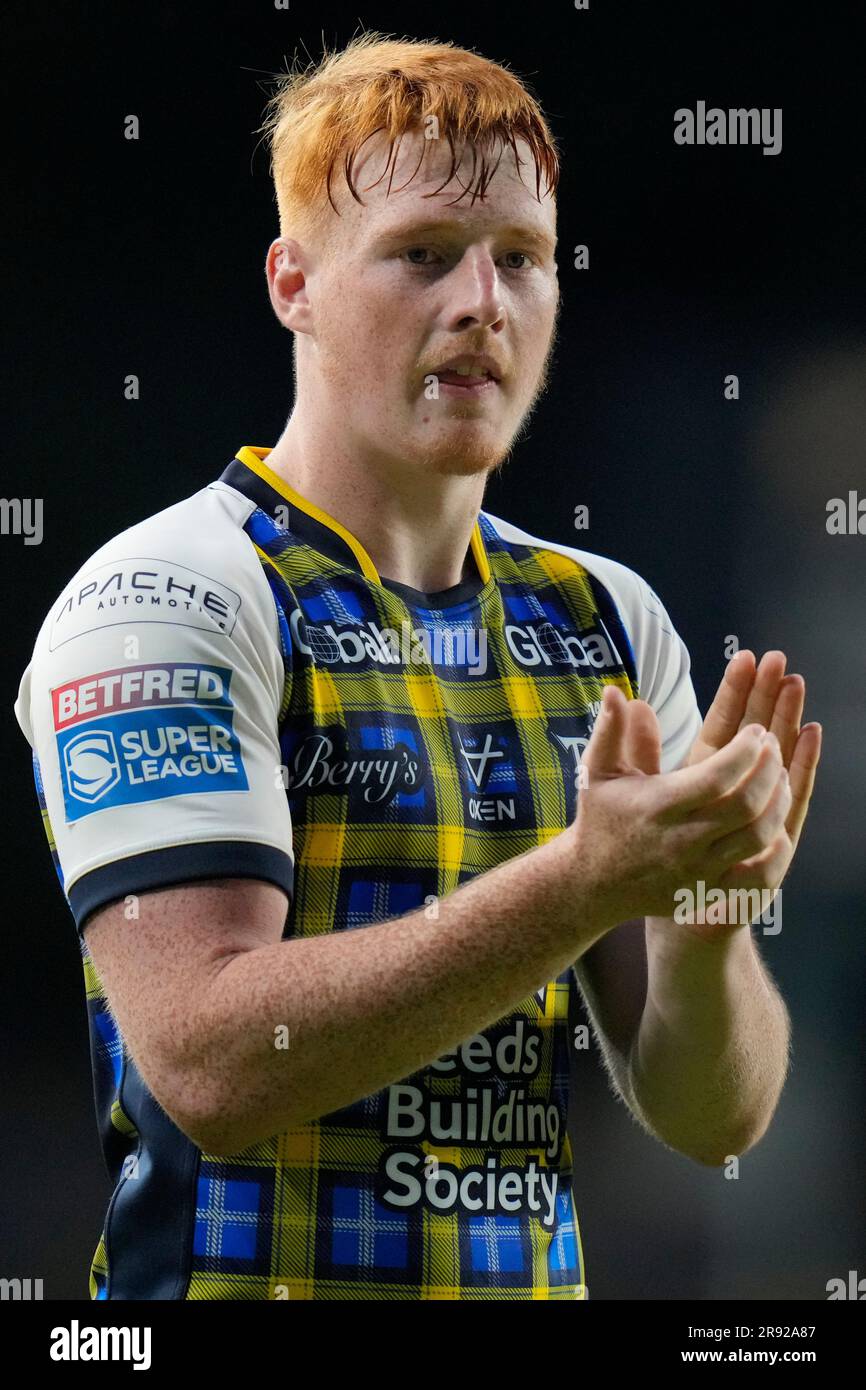 Luis Roberts #24 of Leeds Rhinos salutes the fans after the Betfred ...