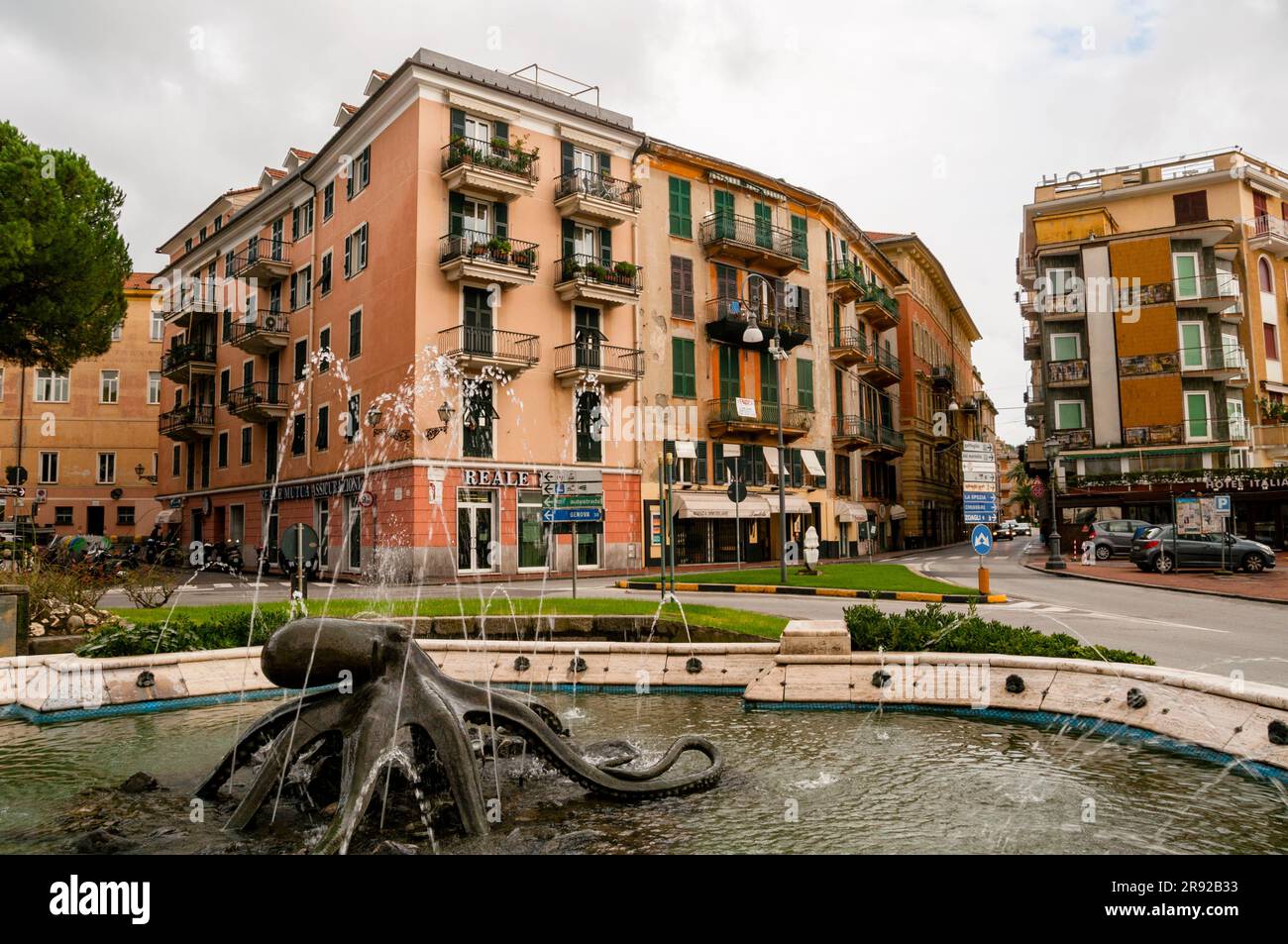 Ligurian communes promenade of rapallo hi-res stock photography and ...