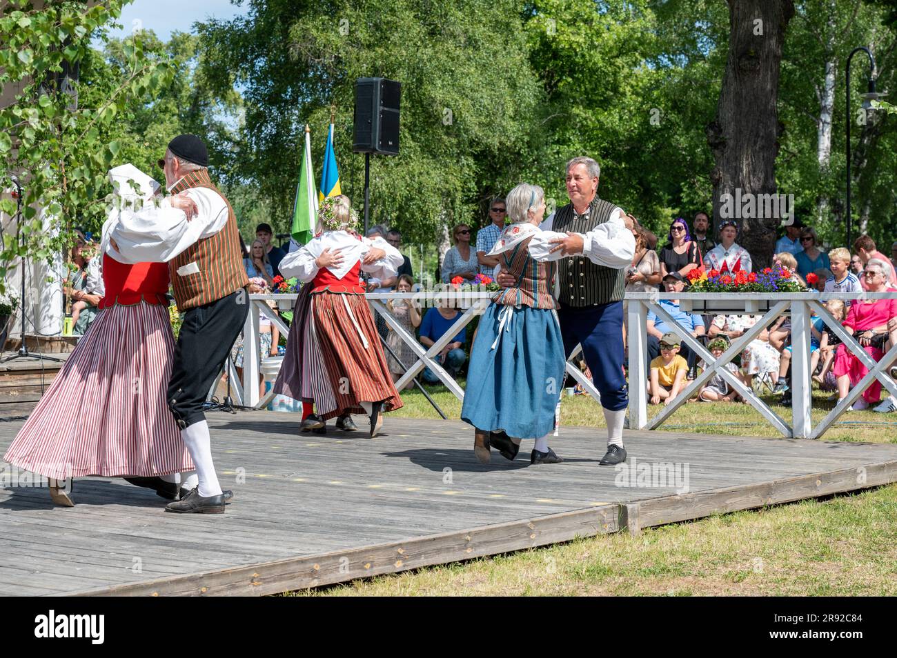 Traditional Swedish midsummer celebration with Folkdance and dancing ...