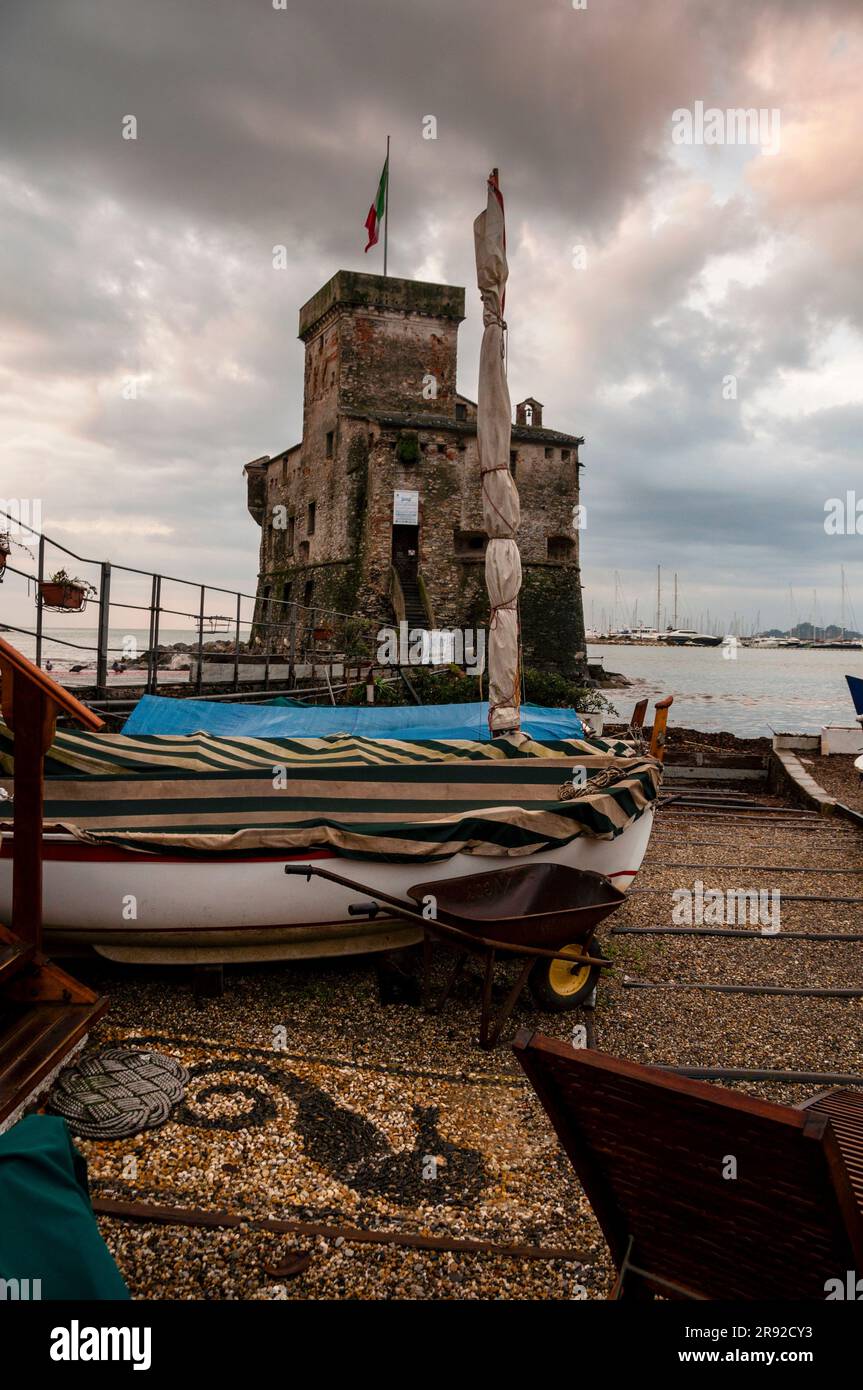 Castelo sul mare hi-res stock photography and images - Alamy
