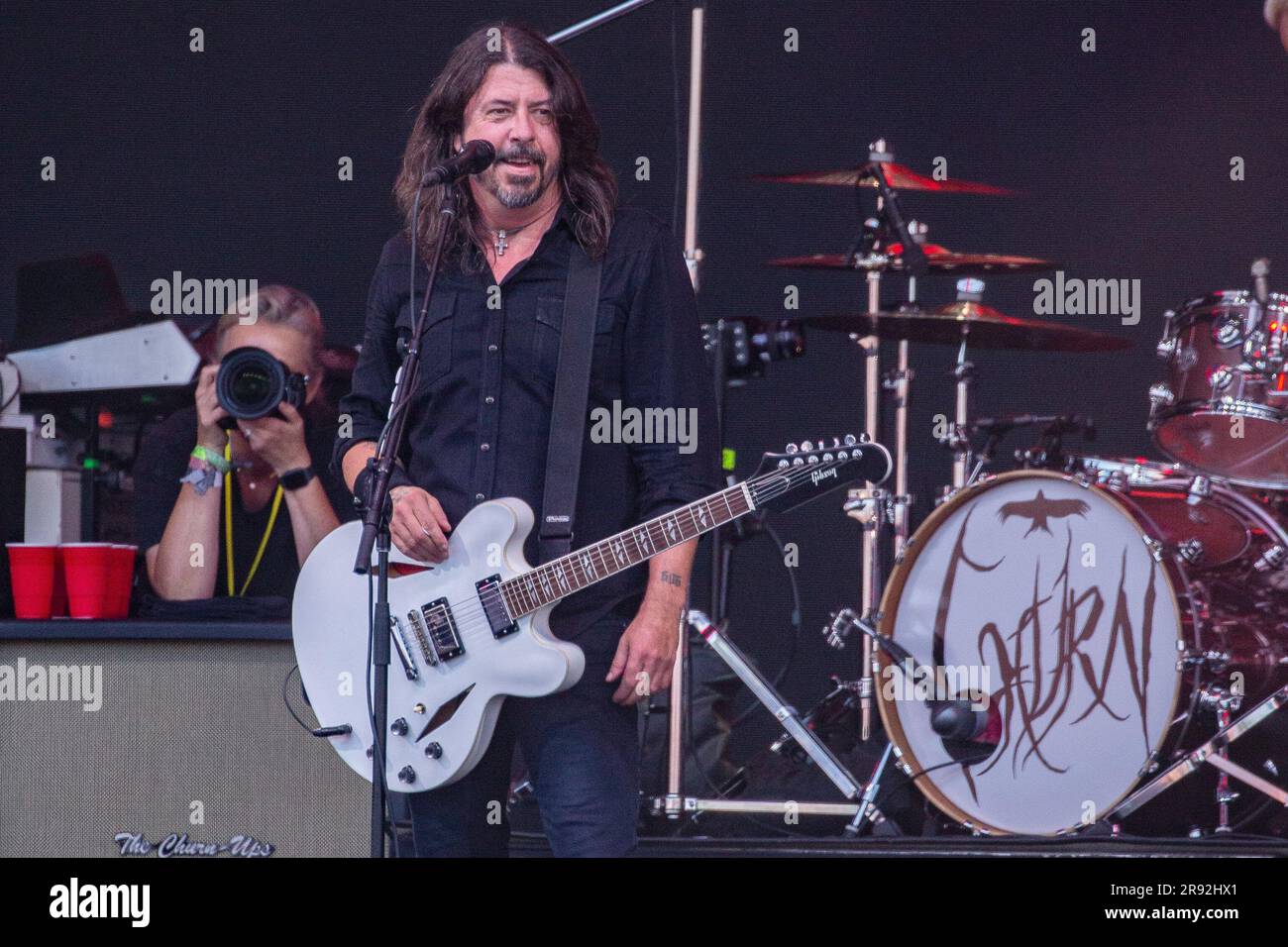 Lead singer Dave Grohl and the Foo Fighters perform as The Churnups ...