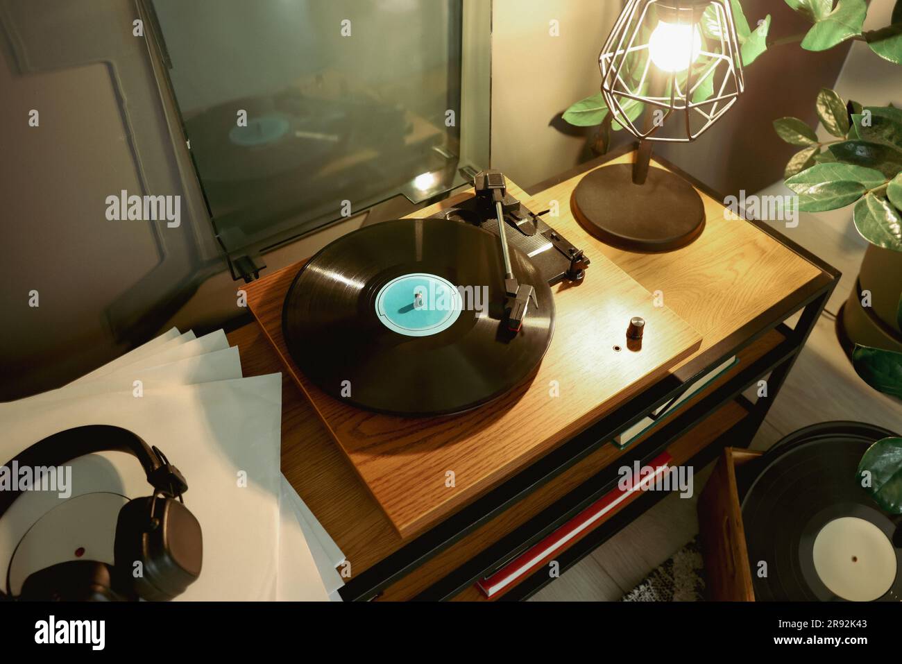 Record turntable above hi-res stock photography and images - Alamy