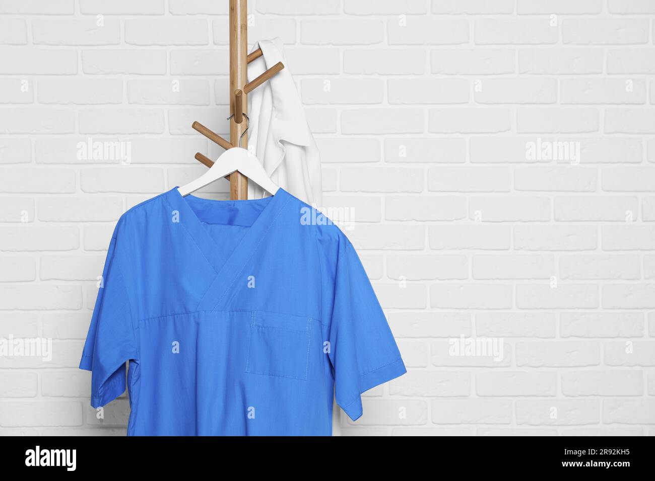 Hanging blue brick wall hi-res stock photography and images - Alamy