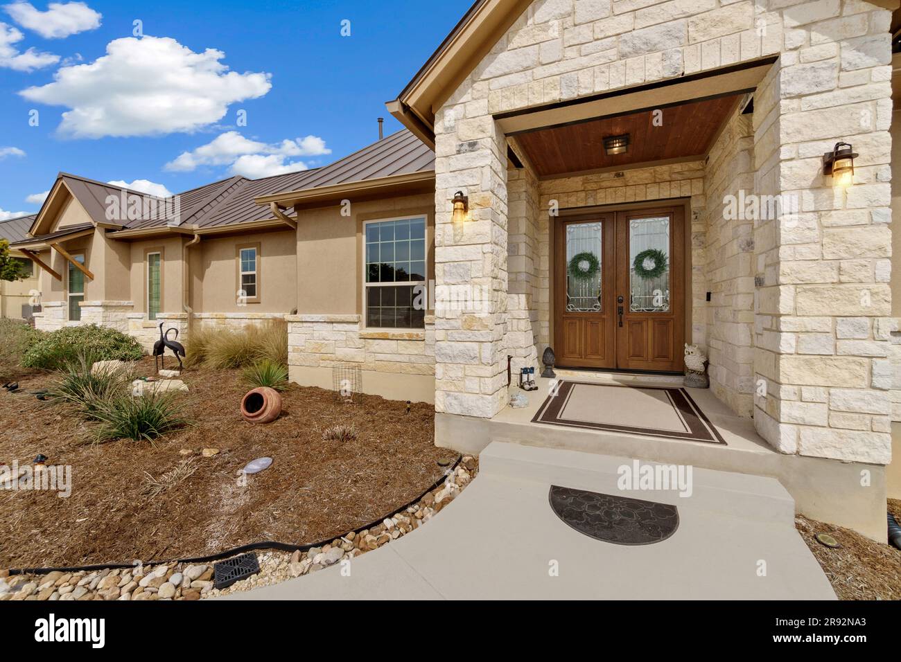 the front view of a home Stock Photo - Alamy