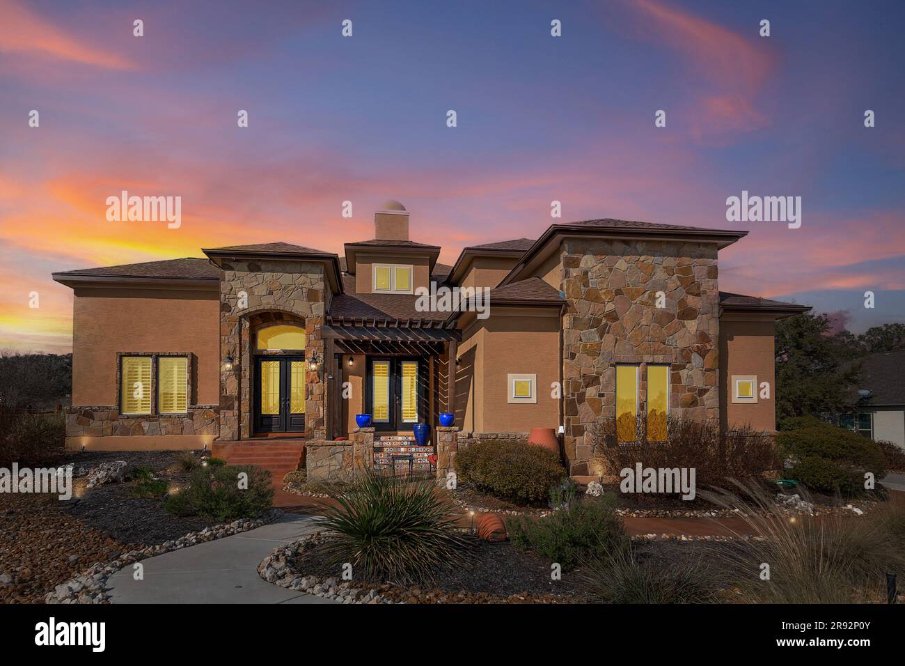 Luxury home classic exterior hi-res stock photography and images - Alamy