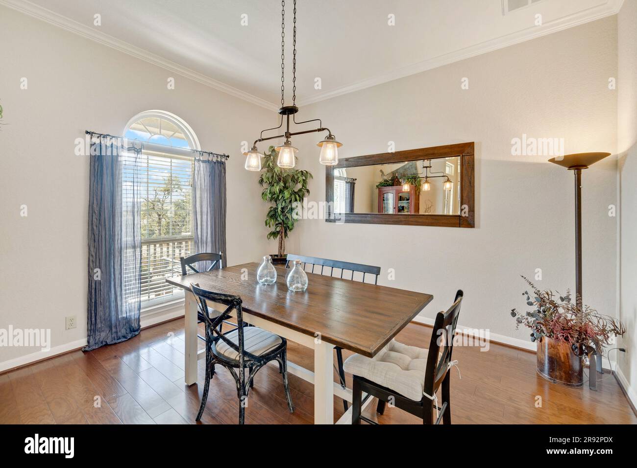 Real dining hi-res stock photography and images - Alamy