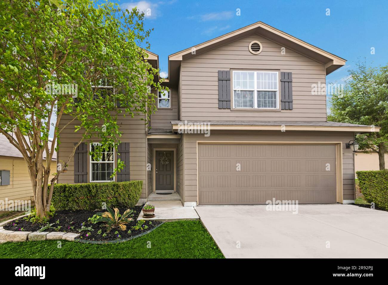 the front view of a home Stock Photo - Alamy