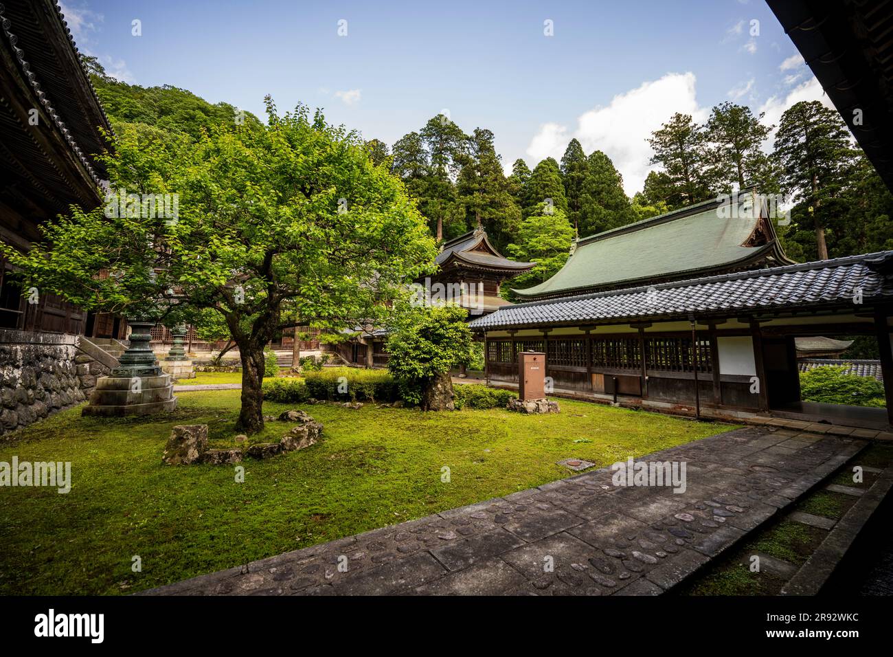 The magnificently tranquil grounds of ‎⁨Eihei-ji Temple in ⁨Fukui ...