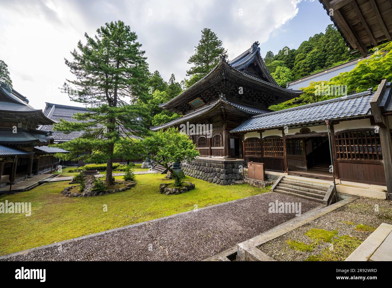 The magnificently tranquil grounds of ‎⁨Eihei-ji Temple in ⁨Fukui ...