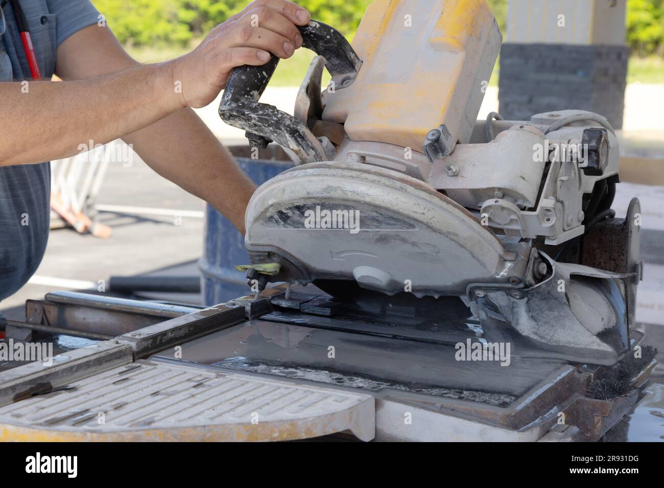Cutting ceramic tile with a circular saw store