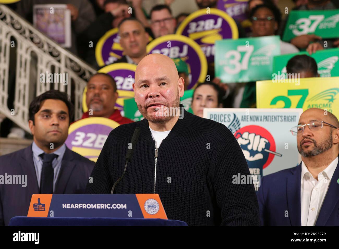 Signs intro 844 a hi-res stock photography and images - Alamy