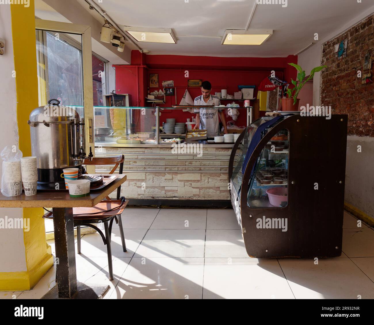 Basic restaurant hi-res stock photography and images - Alamy