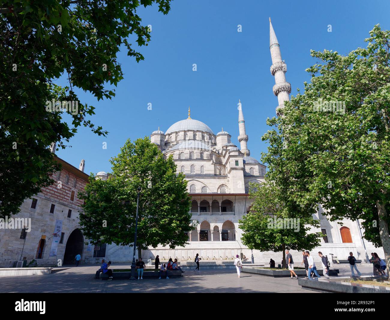 Building the blue mosque istanbul hi-res stock photography and images ...