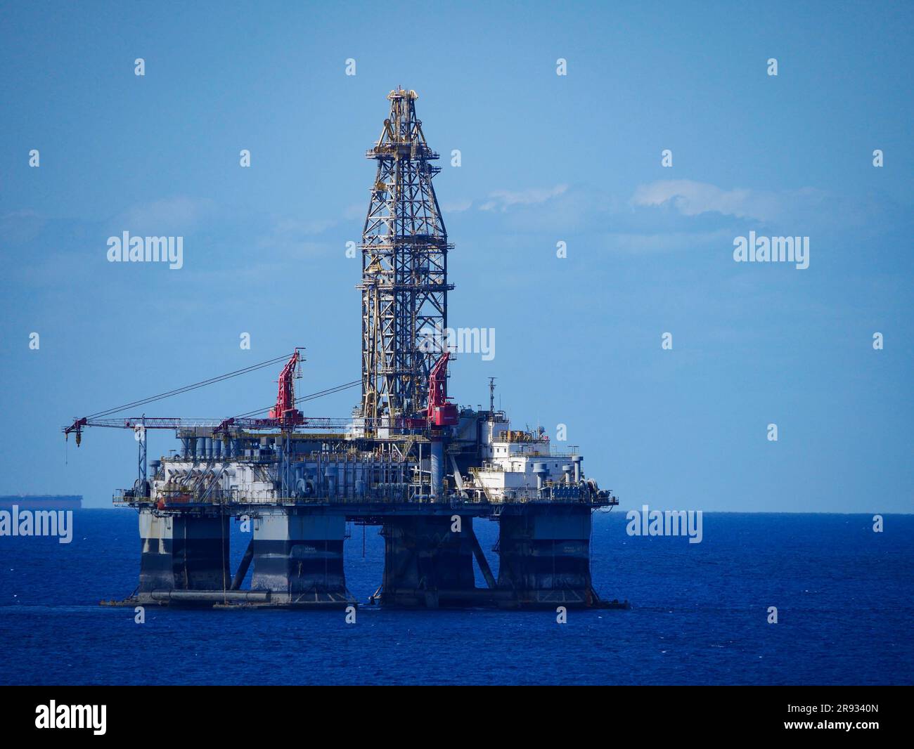 A large offshore oil rig in the middle of a vast expanse of ocean Stock ...