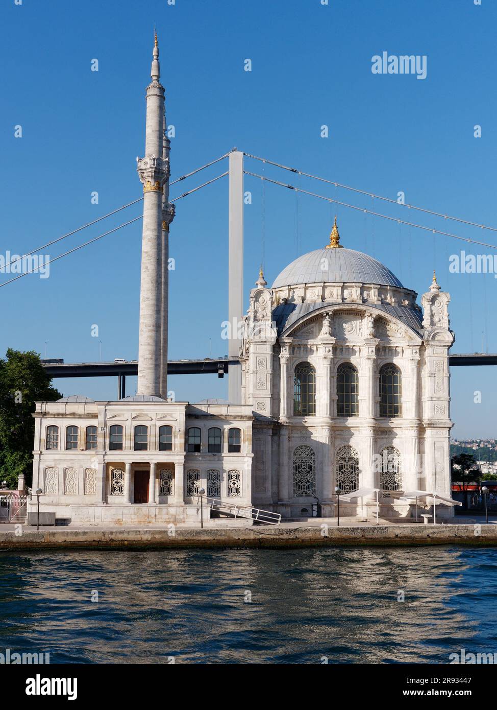 Grand Mecidiye Mosque (Ortaköy Mosque) by the waterside in Ortakoy ...