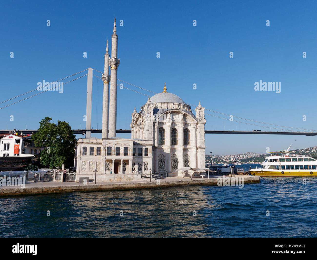 The grand mosque water hi-res stock photography and images - Alamy