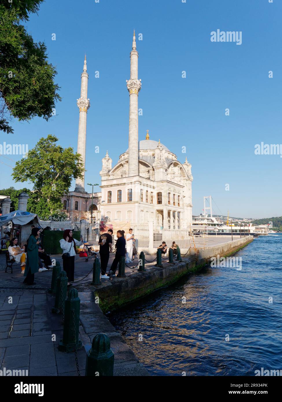 The grand mosque water hi-res stock photography and images - Alamy