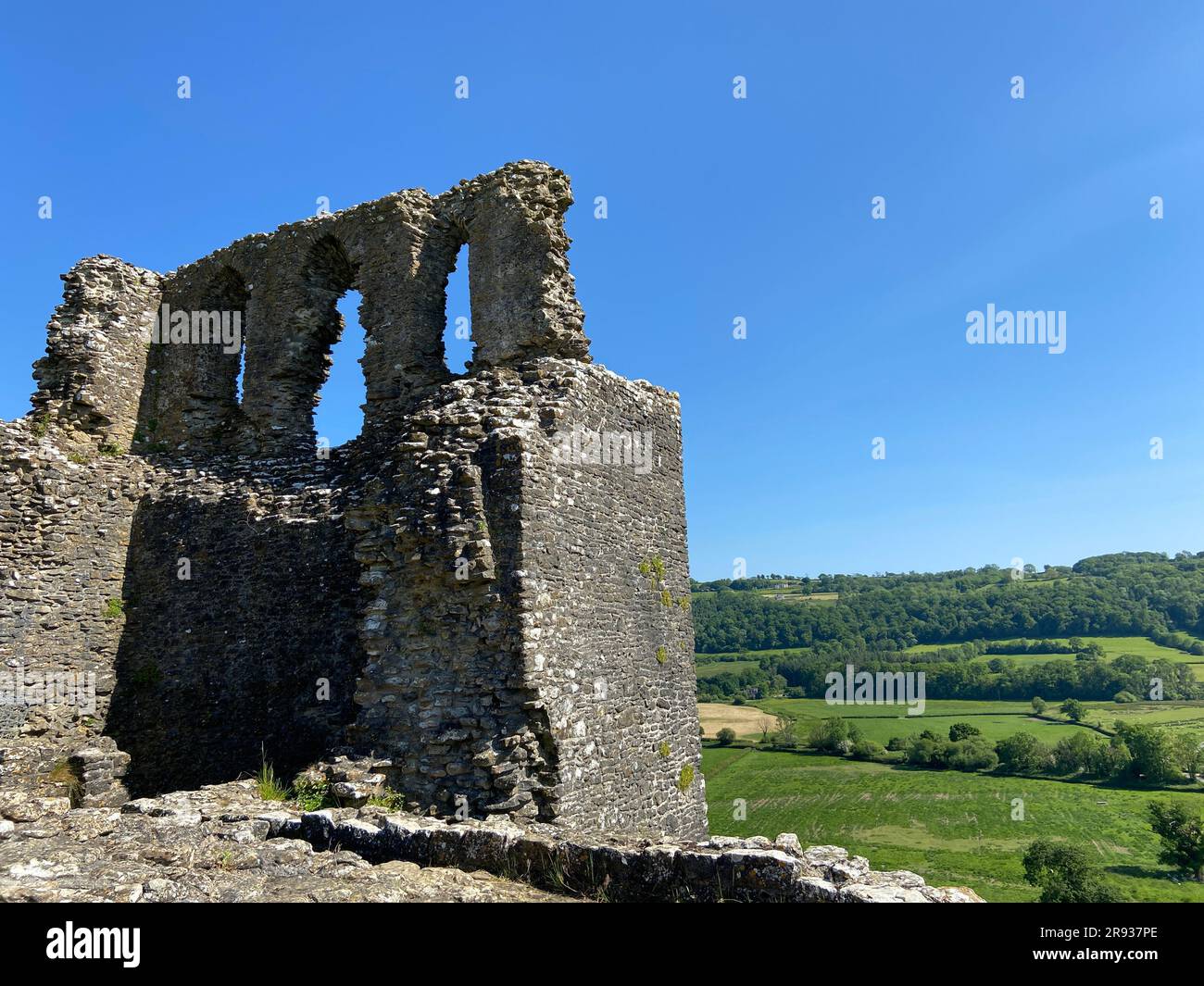 1200s castle hi-res stock photography and images - Alamy