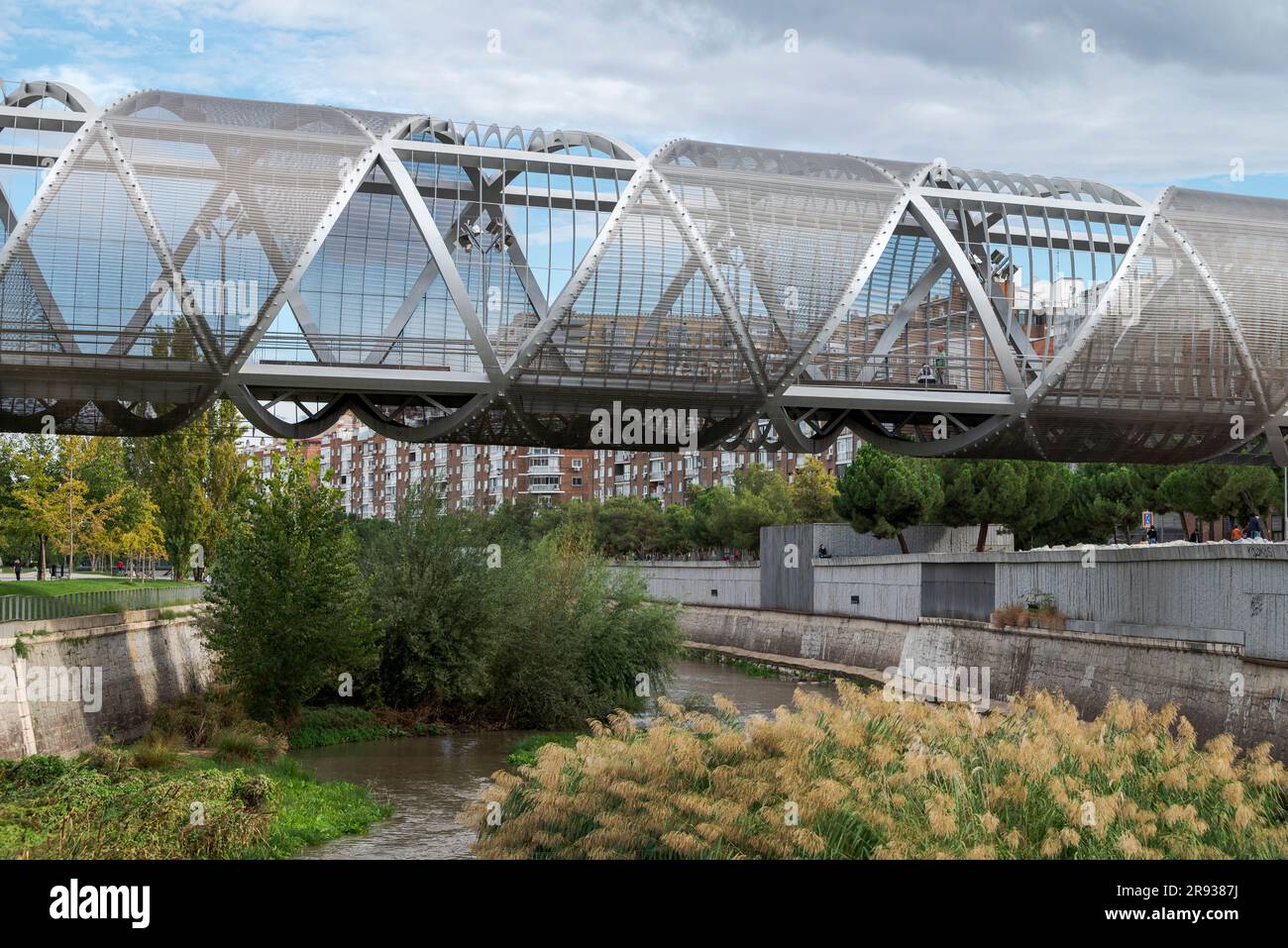 MADRID, SPAIN – OCTOBER 22, 2022: Arganzuela Bridge. Designed by ...