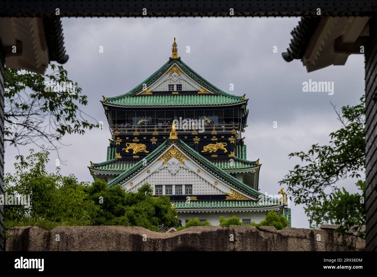 Osaka castle main tower hi-res stock photography and images - Alamy