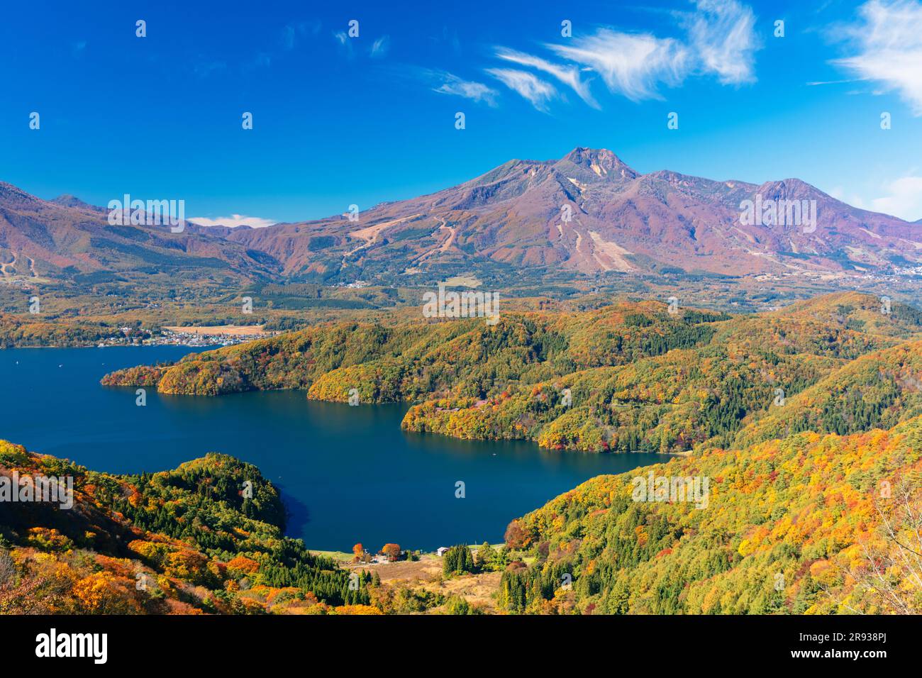 Lake Nojiri and Mt.Myoko in Autumn Color(Echigo Mt Stock Photo - Alamy