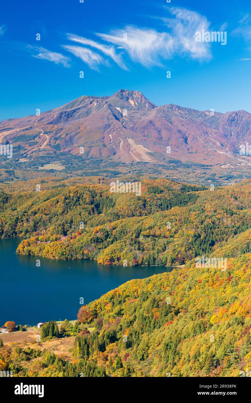 Lake Nojiri and Mt.Myoko in Autumn Color(Echigo Mt Stock Photo - Alamy