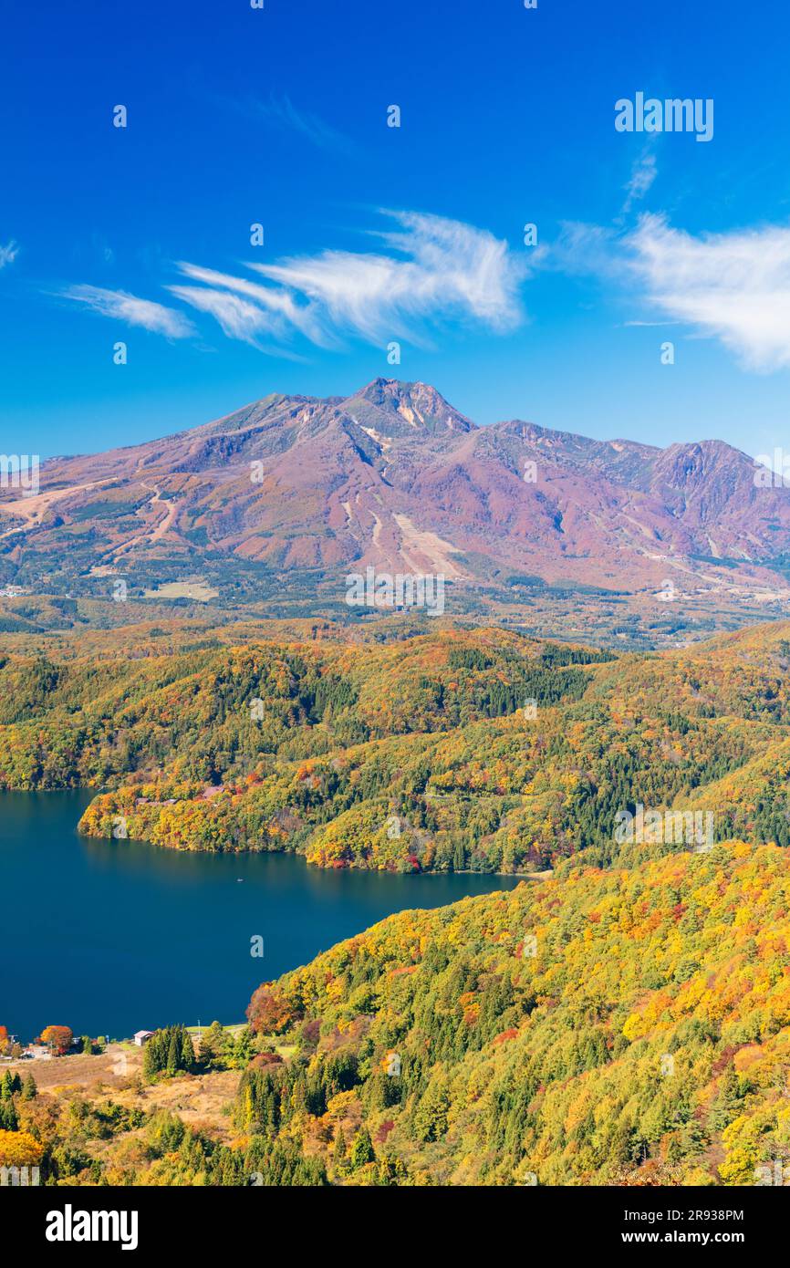 Lake Nojiri and Mt.Myoko in Autumn Color(Echigo Mt Stock Photo - Alamy