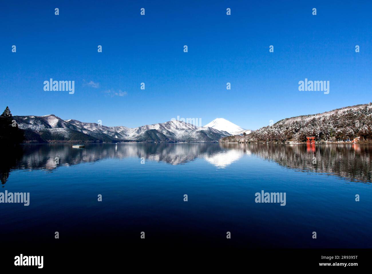 Lake Ashi and Mount Fuji Stock Photo - Alamy