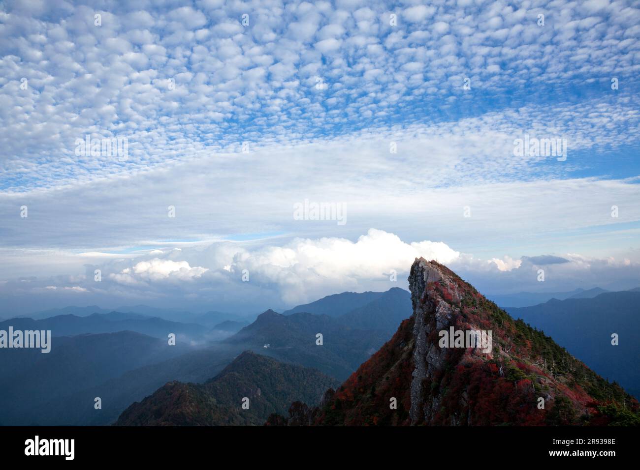 Mount Ishizuchi View of the sacred Mount Tengu and sea of clouds and ...