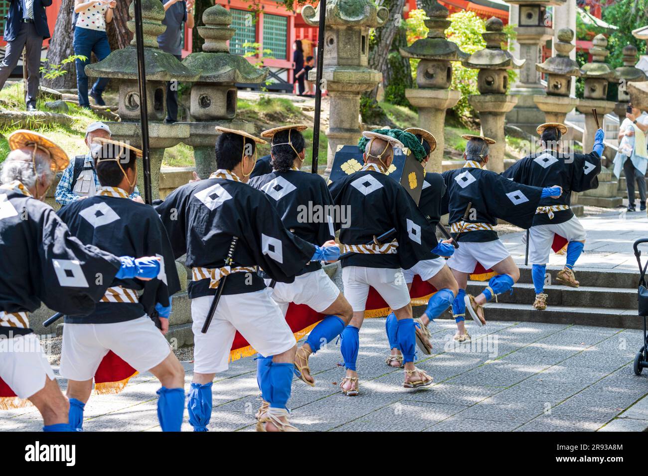 A Japanese-style wedding procession at Sumiyoshi Taisha in Osaka, Japan ...