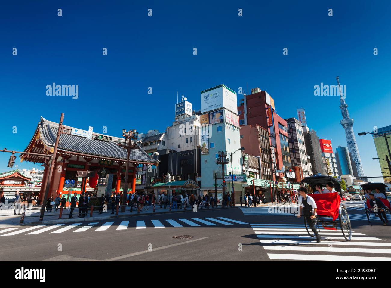 Rickshaw asakusa tokyo japan hi-res stock photography and images - Alamy