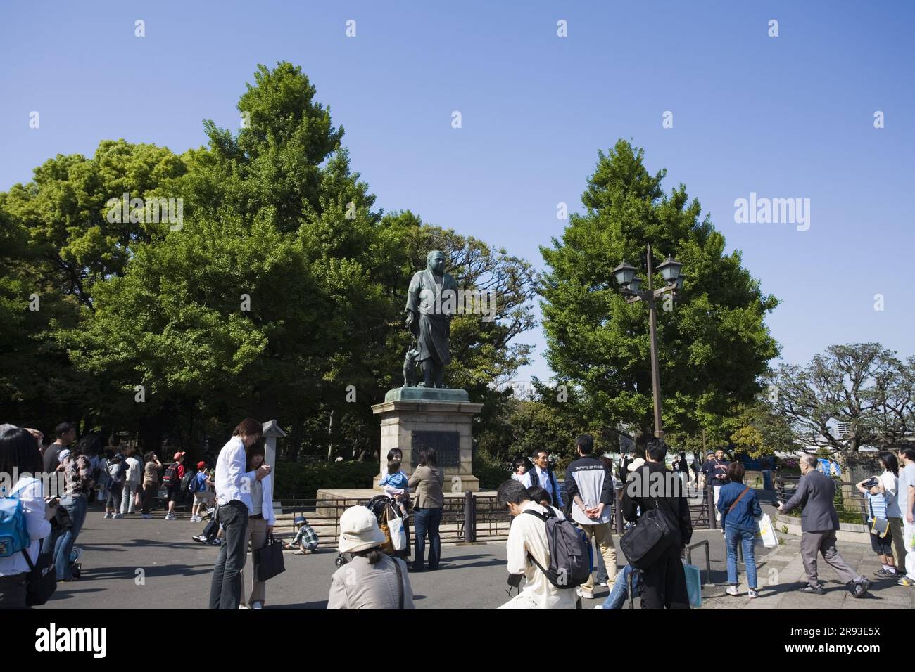 Saigo Takamori statue at Ueno Park Stock Photo - Alamy