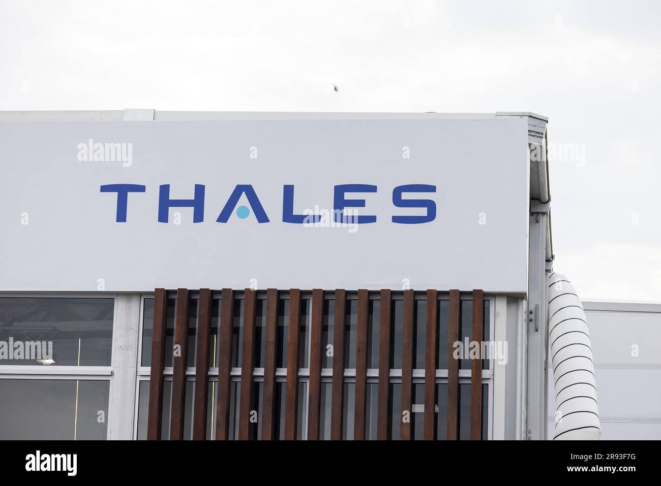 The Dassault aviation civil aircraft scrub with the new FALCON 6X and ...