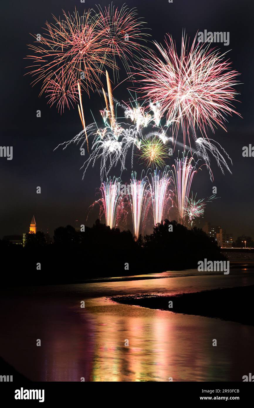 Japan fireworks hi-res stock photography and images - Alamy
