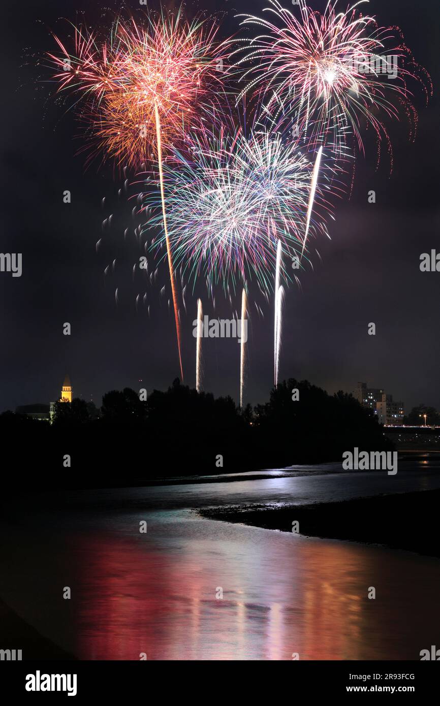 Japan fireworks hi-res stock photography and images - Alamy