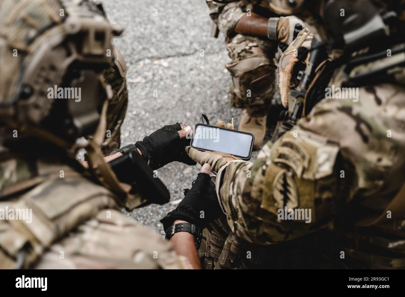 Smart teamwork of soldiers running forward and attacking enemy Stock ...