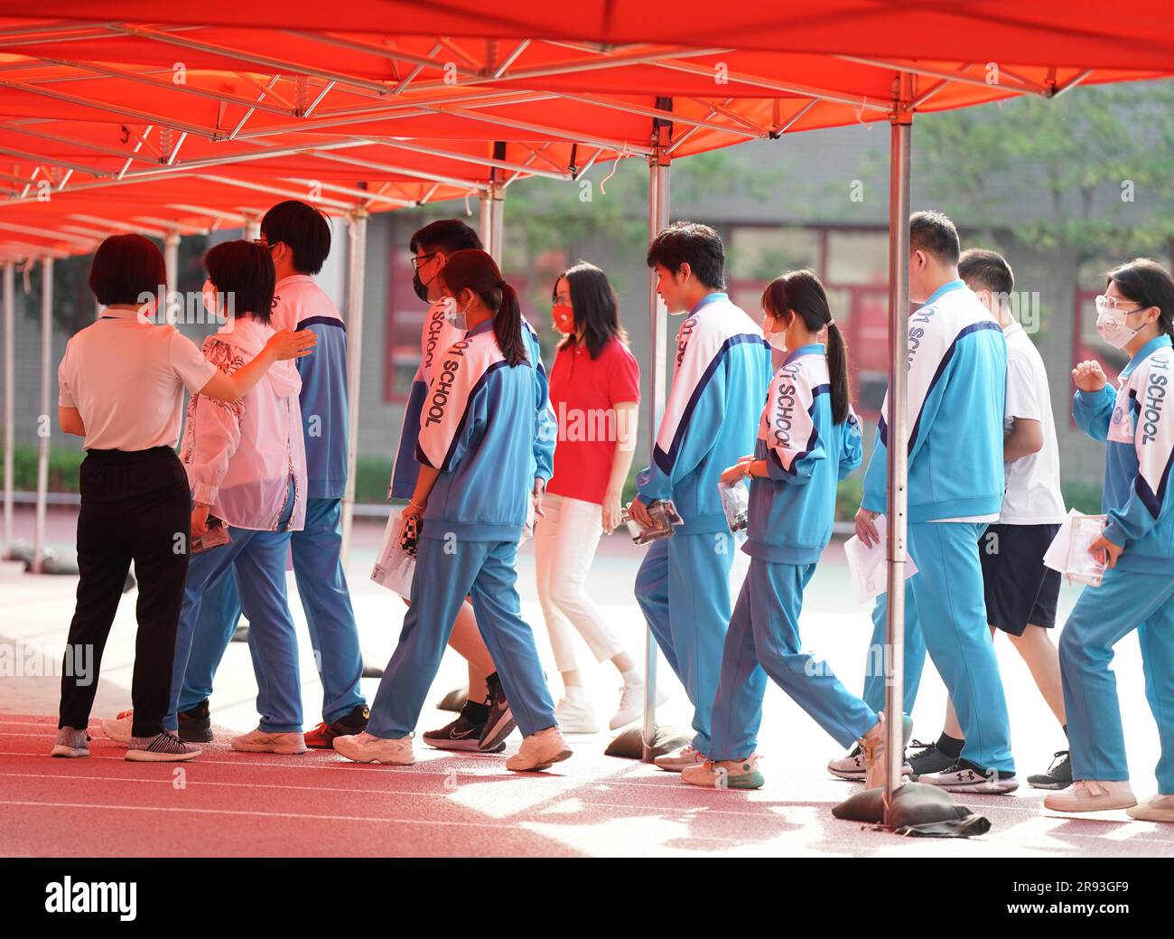 Senior high school entrance exam hi-res stock photography and images ...