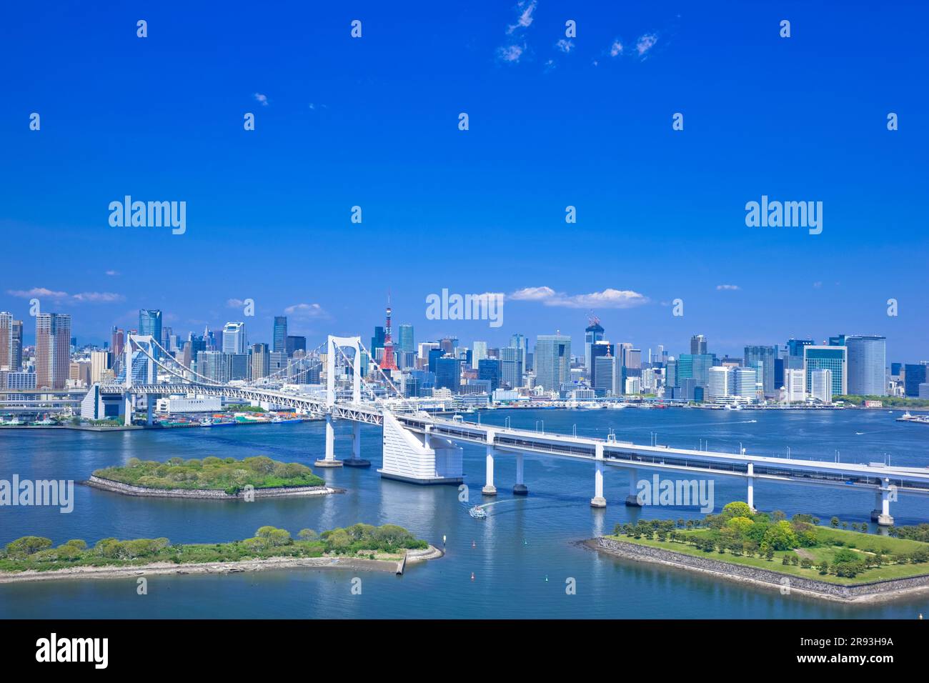 Rainbow Bridge and Tokyo Tower Stock Photo - Alamy
